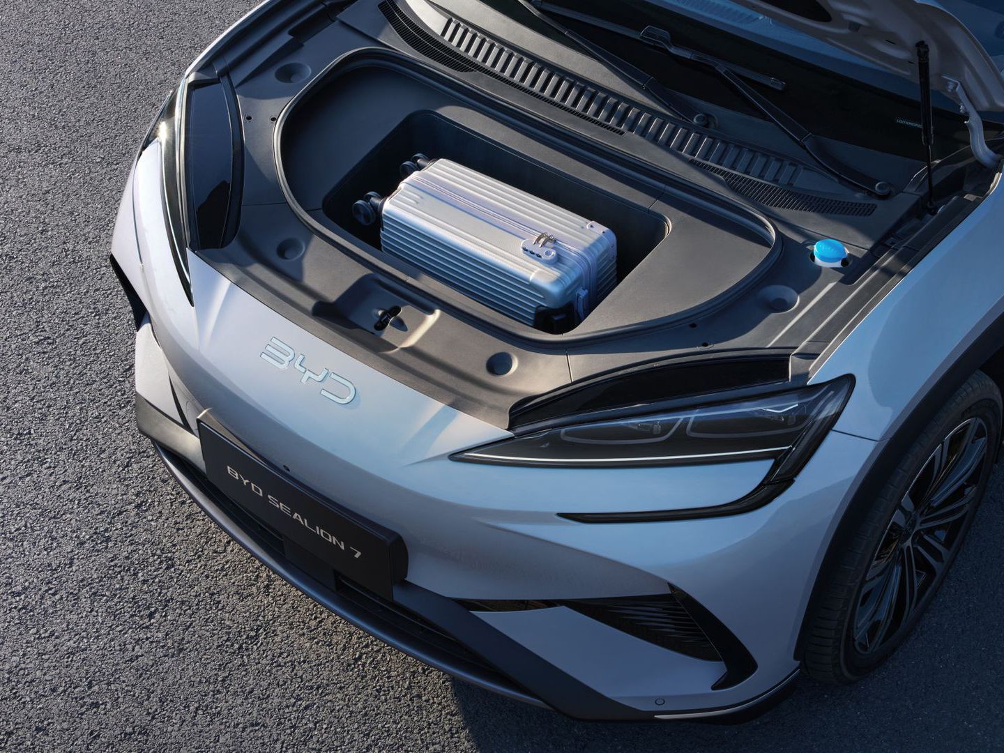 Tesla Model Y’s Biggest Rival 2025 BYD SEALION 7 Launches in the UAE