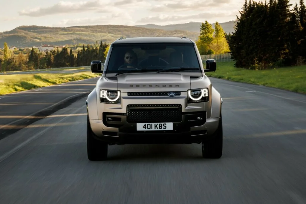 New-Land-Rover-Defender-unveiled-with-626bhp-and-more-power-delivery